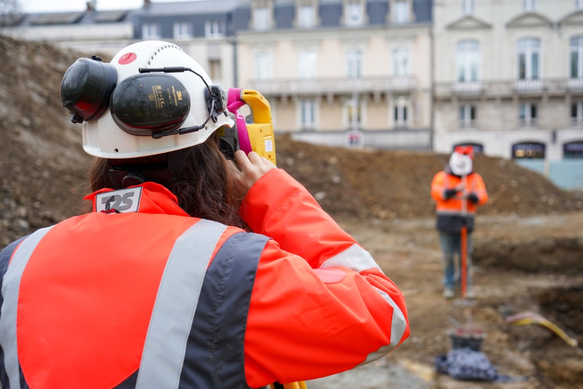 Le topographe – Patrimoine de la ville de Laval